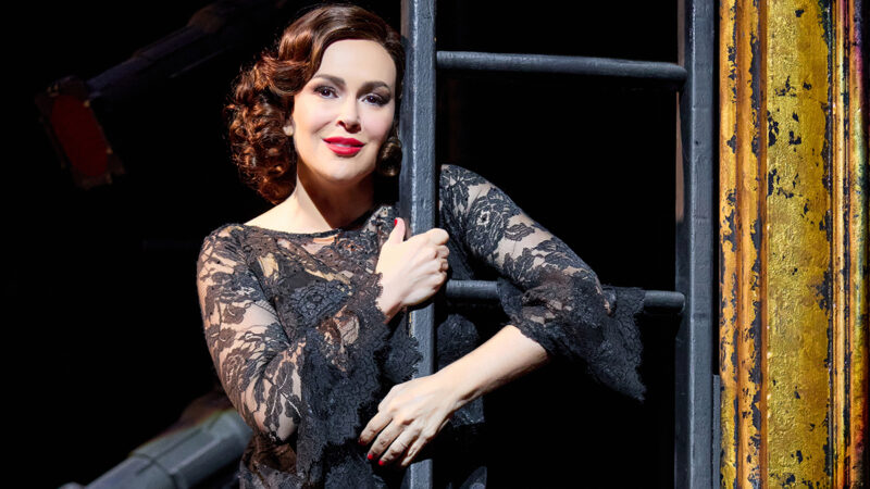 Alyssa Milano is the Name on Everybody's Lips Over at Chicago ...
