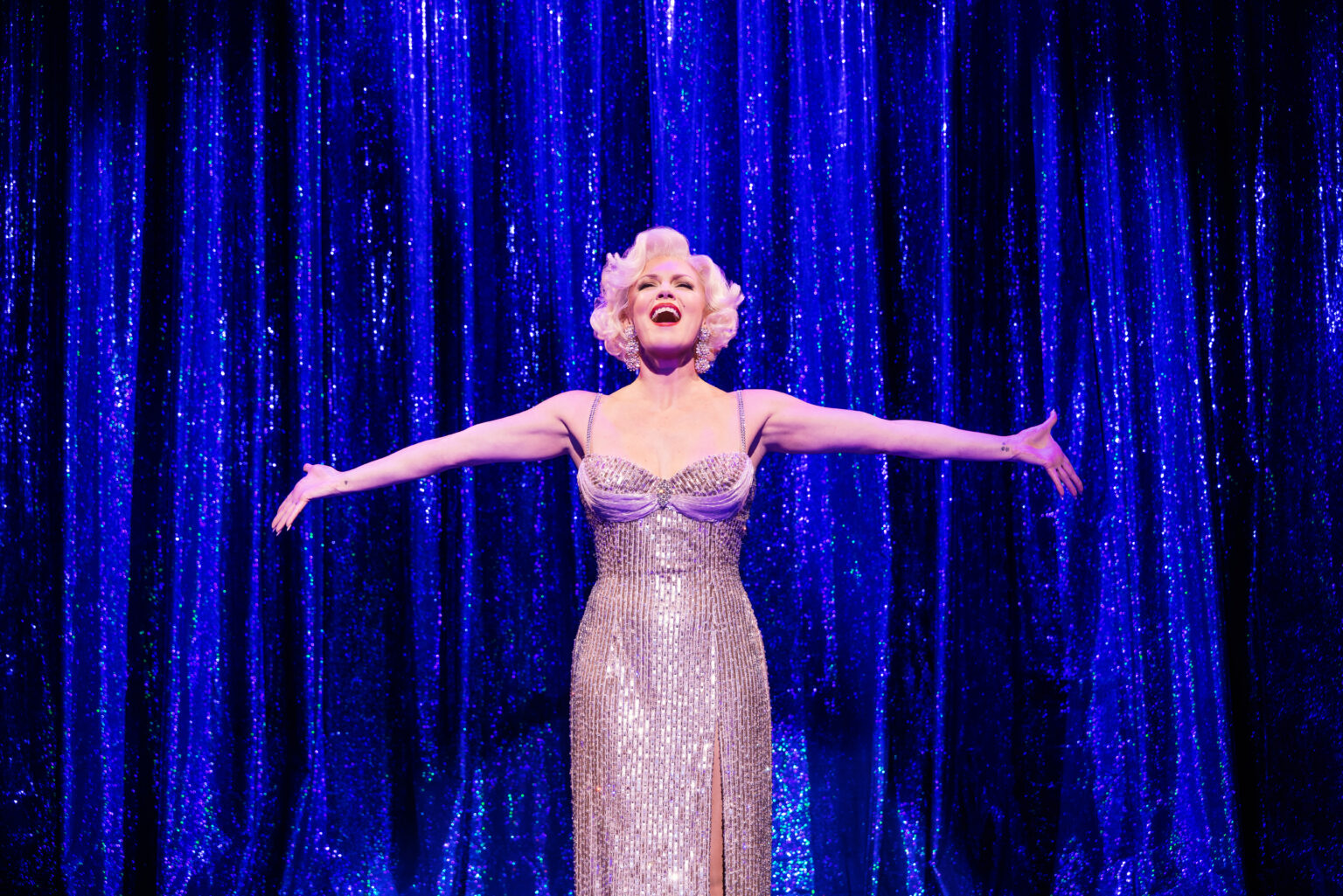 First Look: SMASH Makes Its Long-Awaited Premiere on Broadway ...